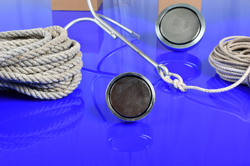 Metal detectors - gold prospecting - magnets